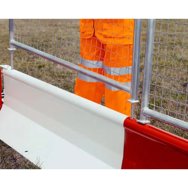 Manta 1.5m Hi-Vis Mesh Fence (Chapter 8)